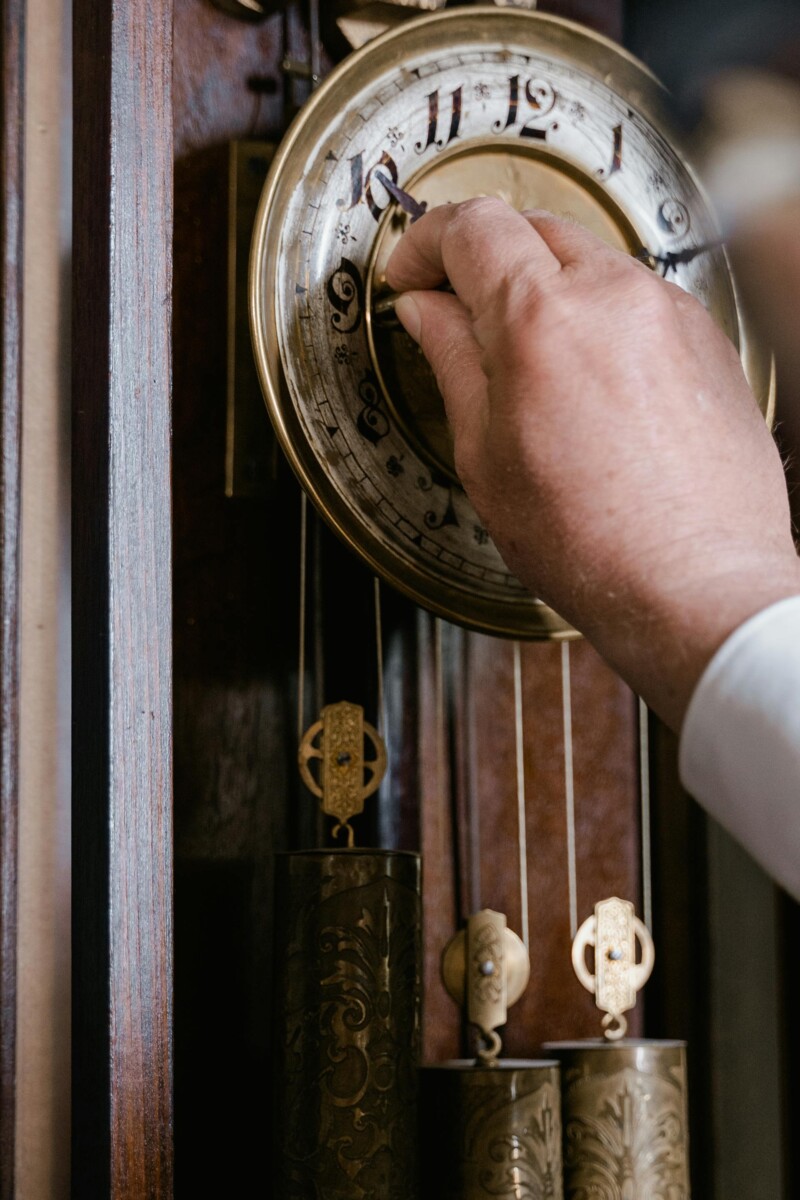 Antique Clock Repairs Cheltenham » Clockwise